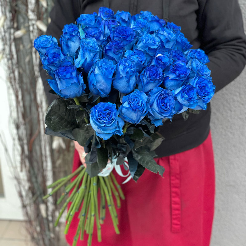 Order online with delivery 33 Dutch blue roses 60 cm BuketLand